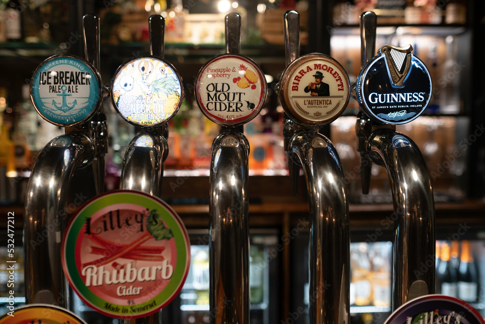 Mobile Bar Trailers: Look at Different Sizes, Layouts & More